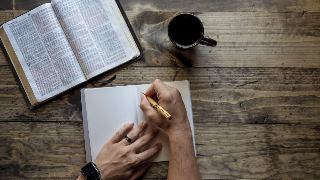 Five Day Bible Reading: A Simple Way to Build a Strong Habit - UNCOMMEN